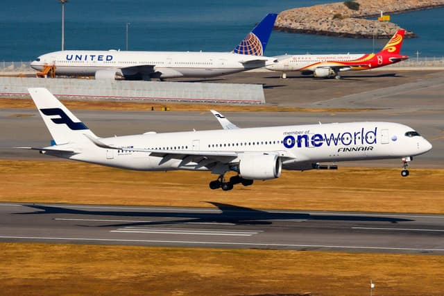 Boeing 777-300ER vs Airbus A350-900 Comparison | WebFlite